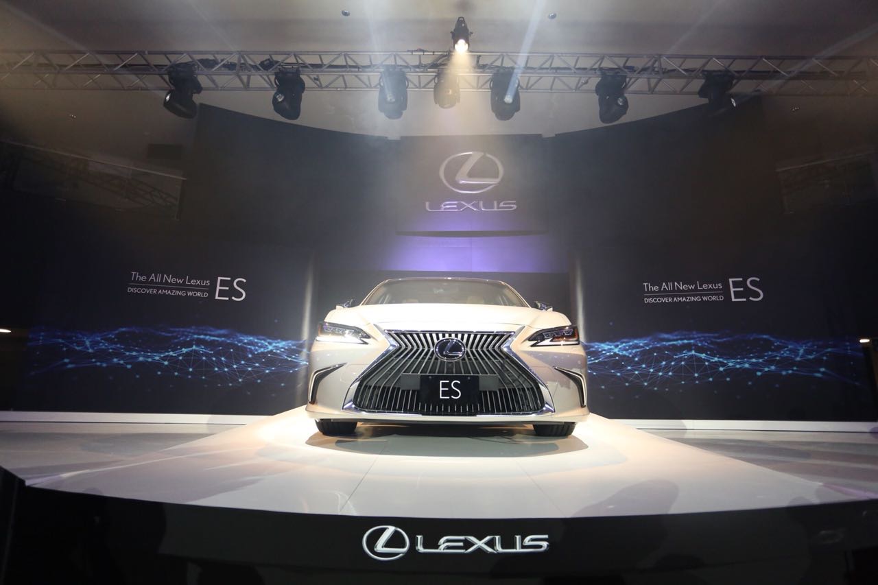 Lexus Introduces the 7th Generation ES 2019 | Abdul Latif Jameel®